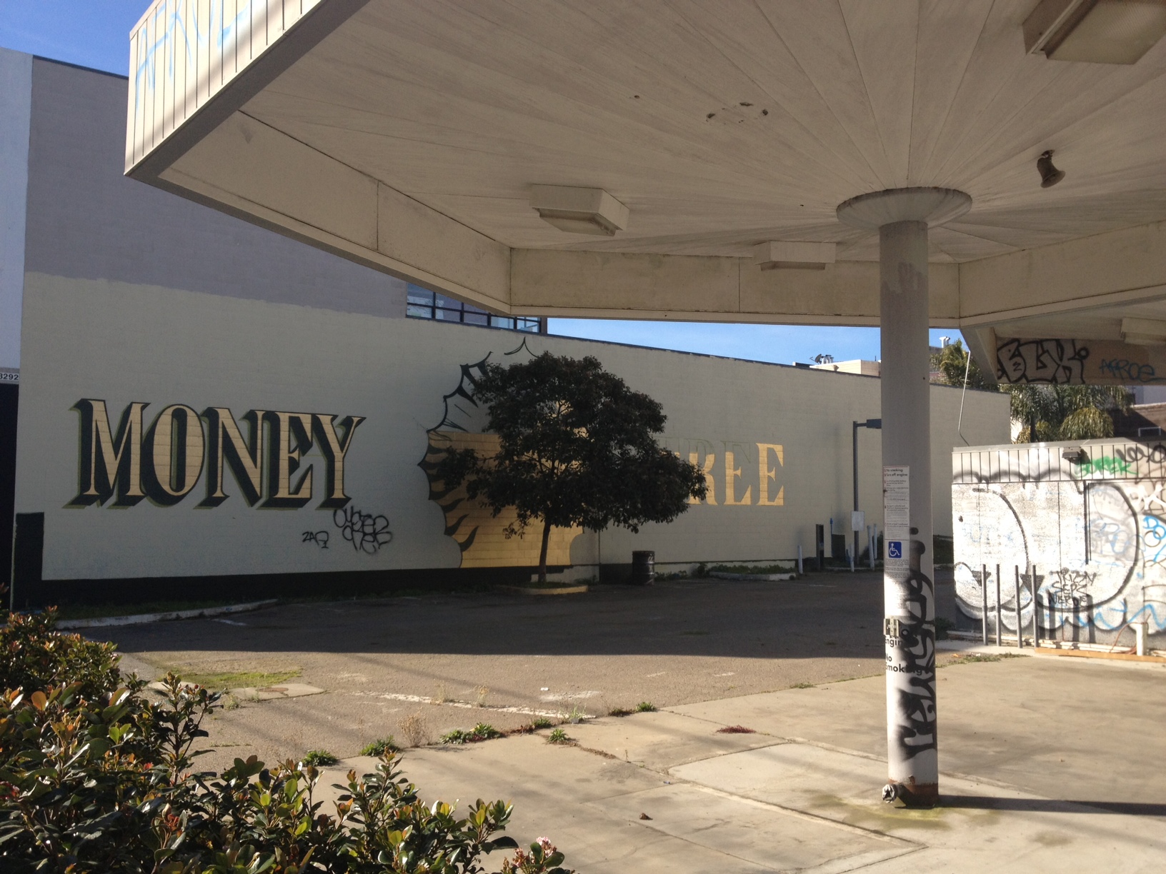 Money Tree Loan Services Paints Bizarre, Typographically-Pleasing ...